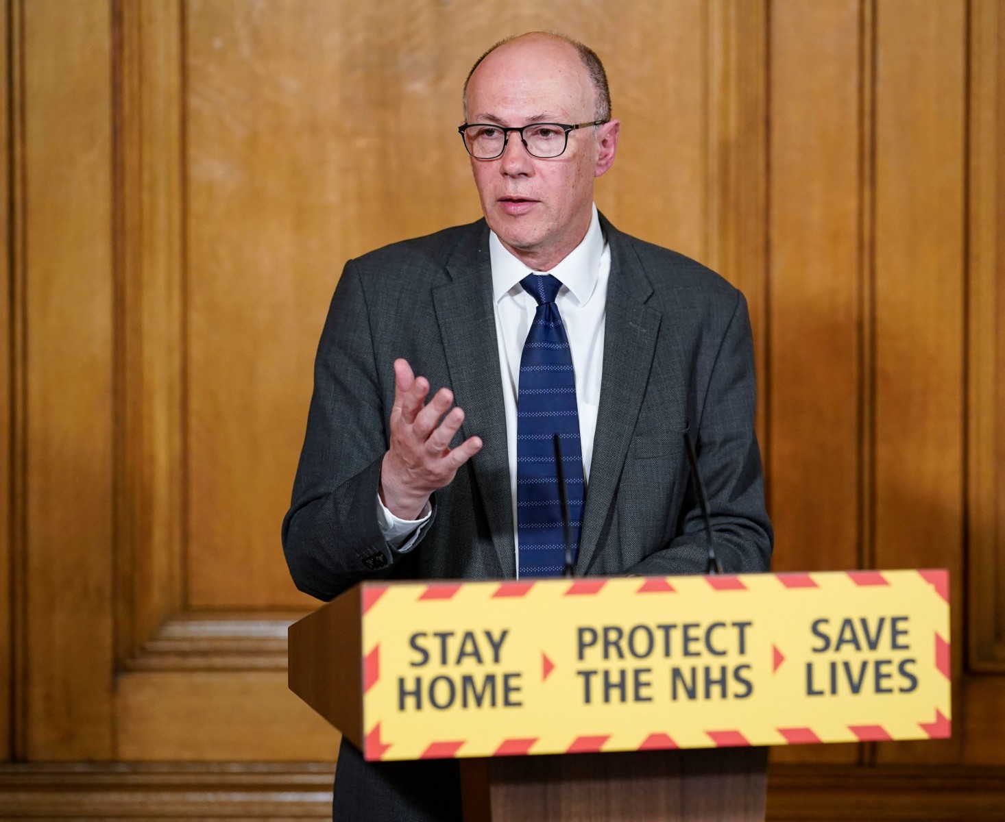 អង់គ្លេសជាប្រទេសដំបូងលើពិភពលោកដែលអនុម័តថ្នាំគ្រាប់ប្រឆាំងកូវីដ១៩របស់ក្រ ...