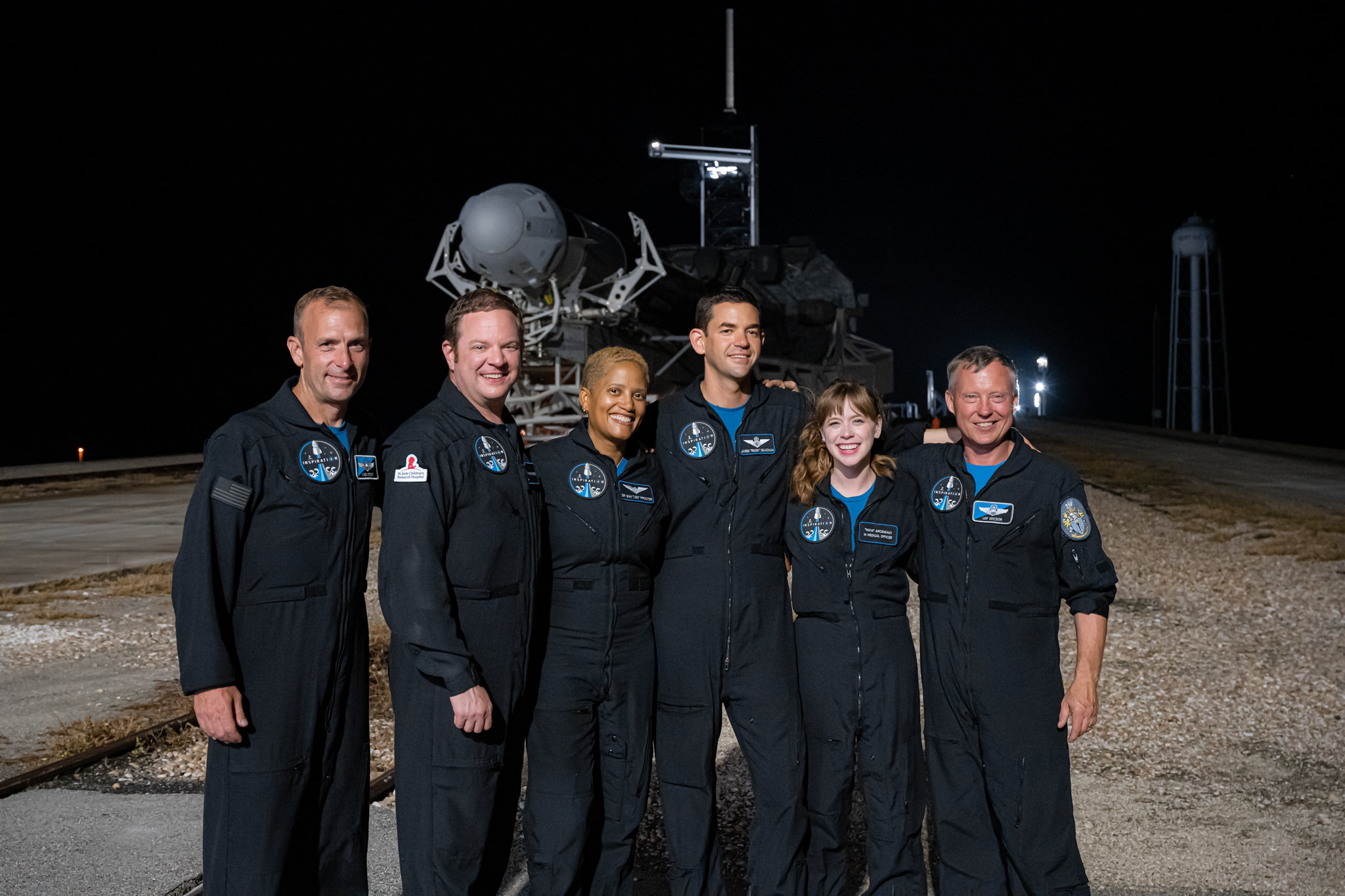 យានSpaceXដែលដឹកជនស៊ីវិលដំបូងបង្អស់របស់ពិភពលោក ត្រលប់មកផែនដីវិញដោយសុវត្ថិភាព