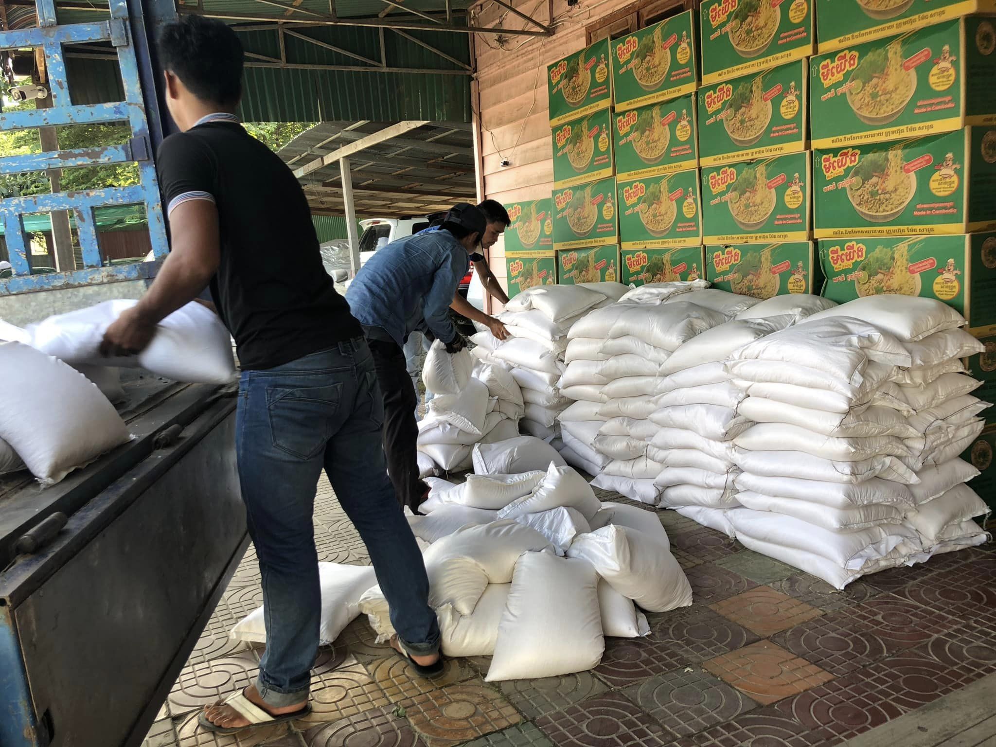 ទឹកចិត្តប្រពៃណាស់! Rick Kh ...