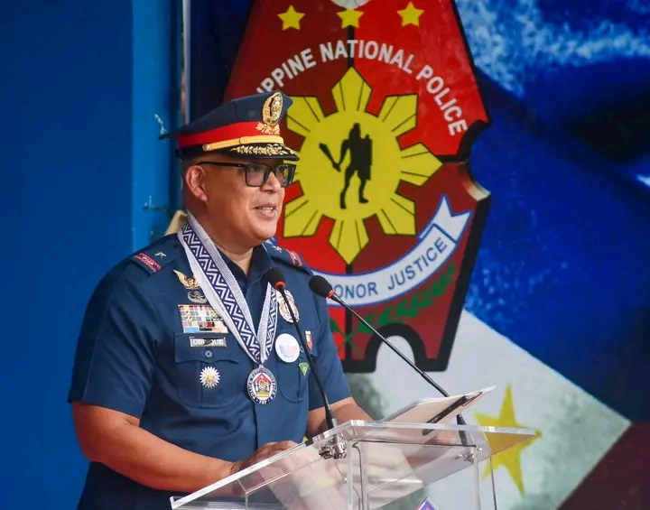 ប្រជាជនហ្វីលីពីនជាង១ម៉ឺននាក់ ត្រូវ ផ្លាស់ ទីលំ ជាច្រើន ខែ ខណៈ ភ្នំភ្លើងMayon កំពុងបញ្ចេញ កម្អែល ...