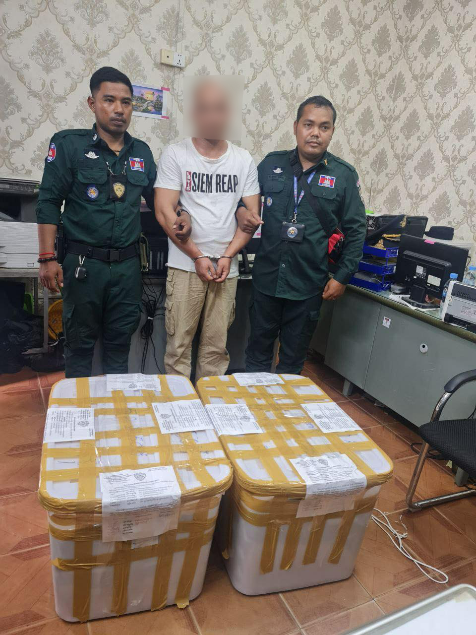 ចាប់ខ្លួនជនជាតិចិនម្នាក់ពាក់ព័ន្ធការជួញដូរគ្រឿងញៀនឆ្លងដែន និងរឹបអូសបានគ្រឿងញៀនជាង១០០គីឡូក្រាម