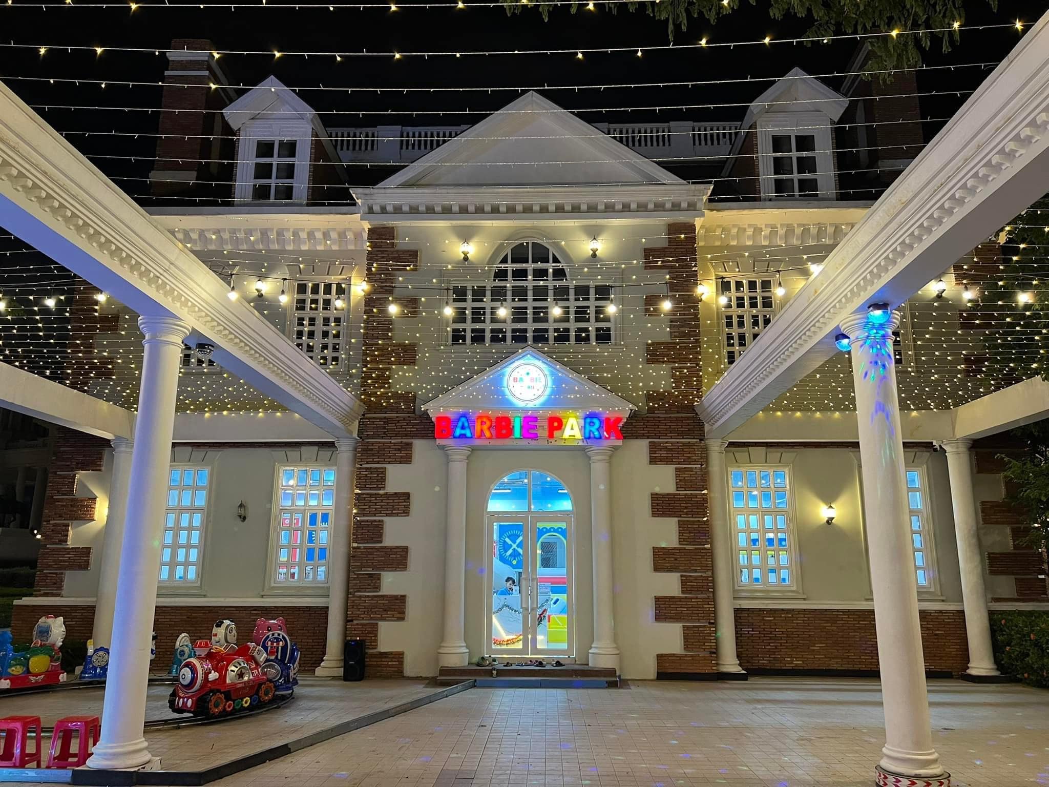 អាណាព្យាបាលកុមារអូទីហ្សឹមរិះគន់កន្លែងក្មេងលេង «Barbie Park ...
