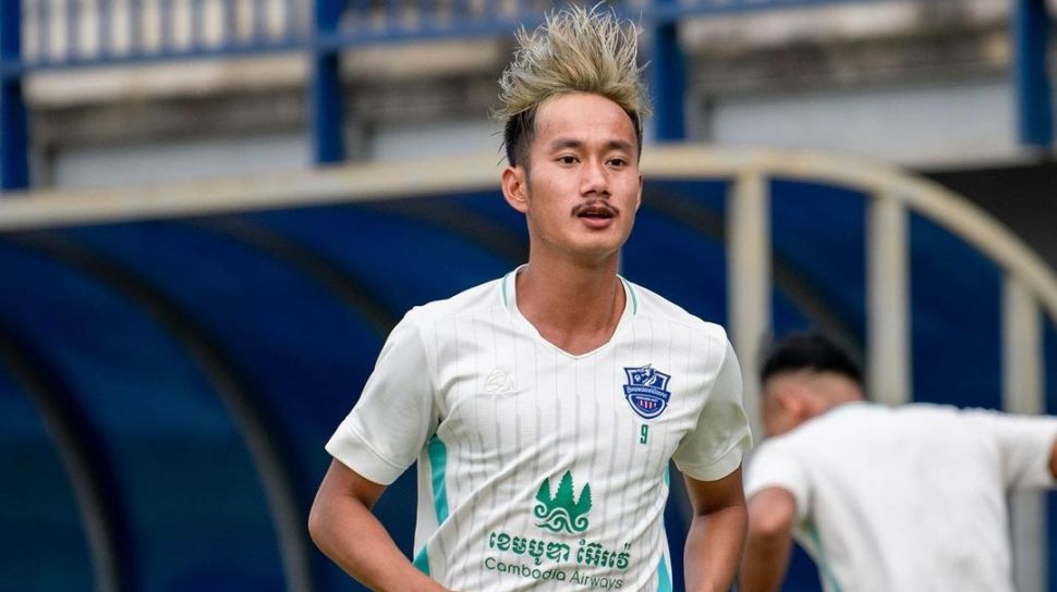 អបអរសាទរ..! សៀង ចន្ធា ជោគជ័យលើការធ្វើតេស្តសុខភាព និងជាកីទ្បាករខ្មែរដំបូងគេប្រកបអាជីពបាល់ទាត់នៅកាតា