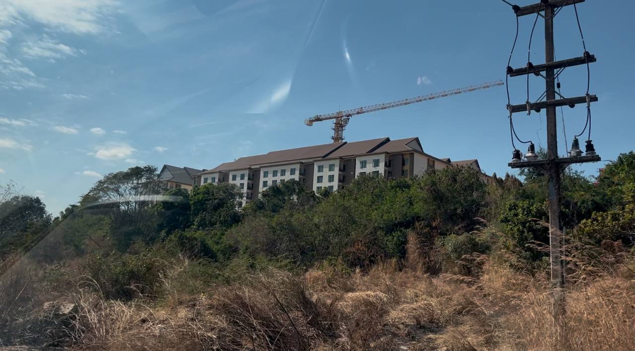 ប៉ូលិសរឹបអូសទ្រព្យសម្បត្តិលោក លី យ៉ុងផាត់ នៅថៃ ជាង៧០លានបាត