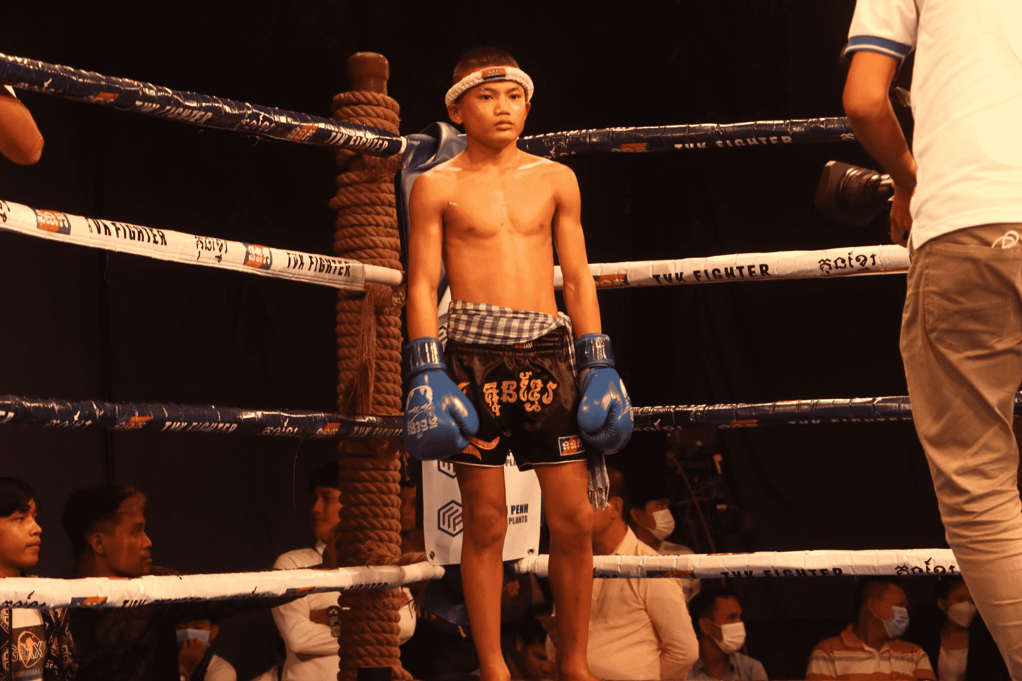 ម្ដងនេះផ្ទុះការរិះគន់ទៀត ឬអត់..? លោកជំទាវ ម៉ន ដានី ដាក់ប្រាក់លានឱ្យឃីម ឌីម៉ី និងផាន់ សិង្ហៈ ...